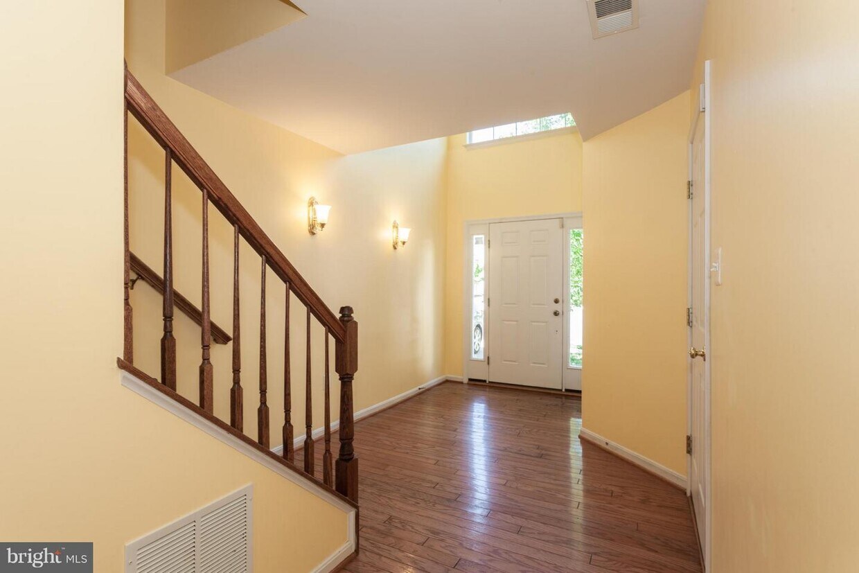 14233 Hunters Run Way, Gainesville, VA 20155 - Townhome Rentals in ...