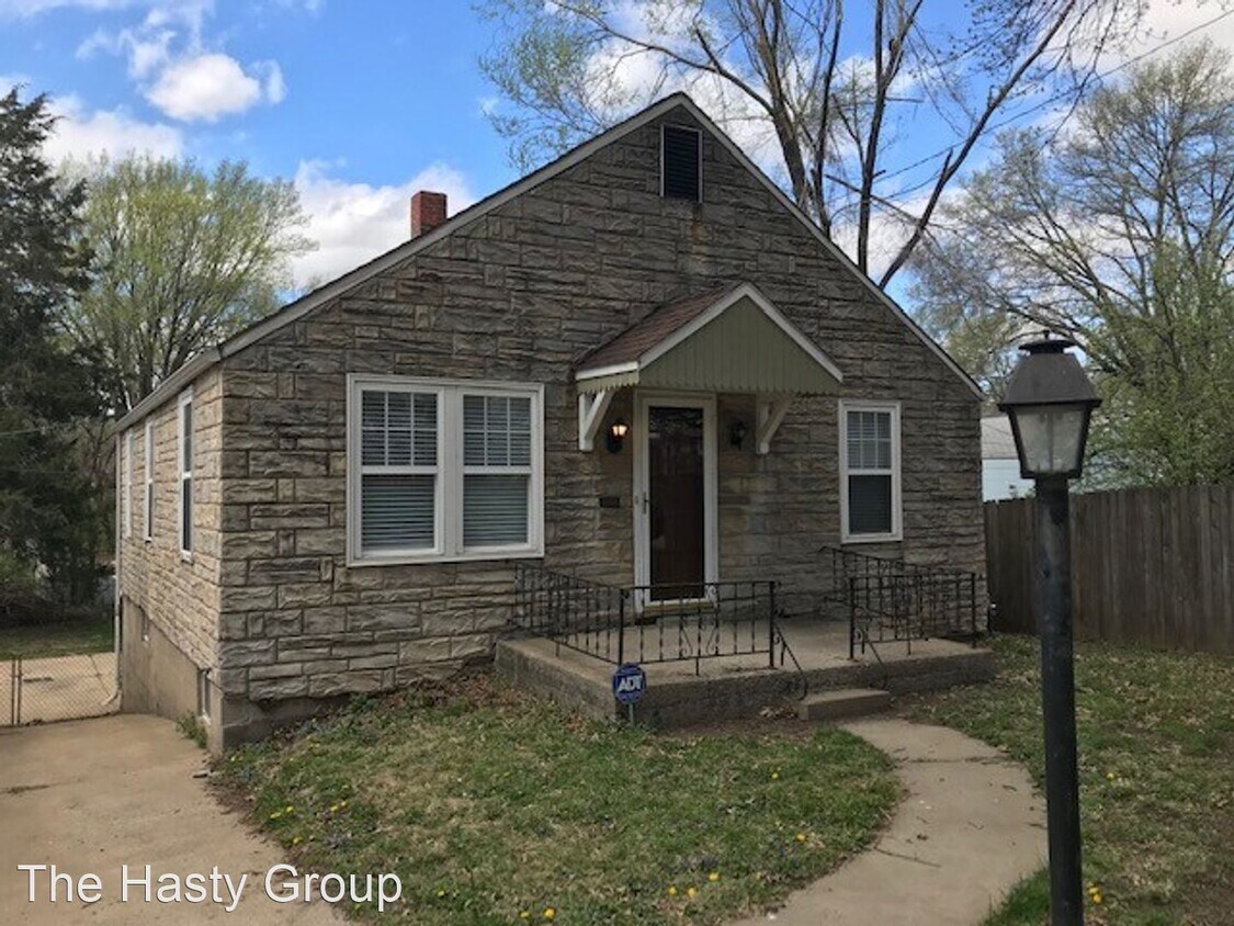 8114 Main St, Kansas City, MO 64114 - House Rental in Kansas City, MO ...