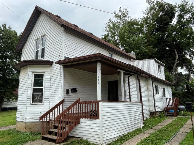 Eaton Webster Harwoods Apartments for Rent with Washer & Dryer ...