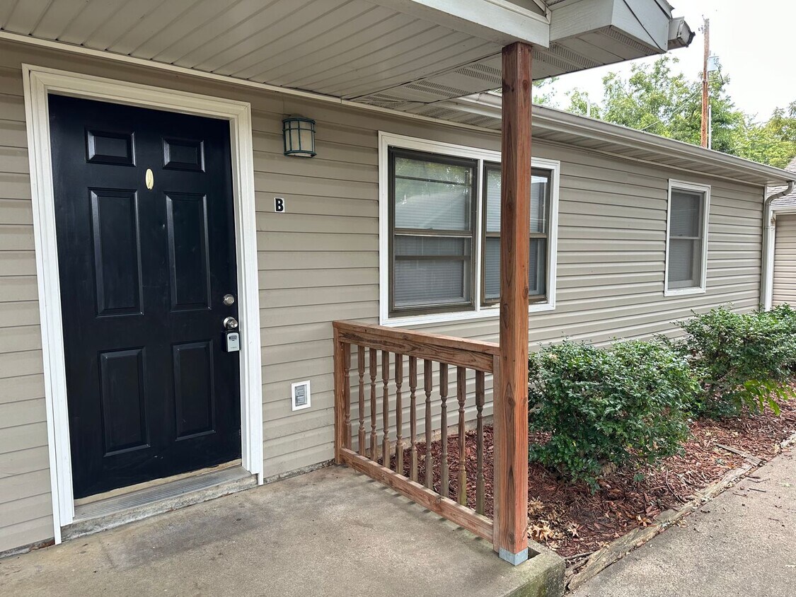 909 E Quincy St Unit 909 E. Quincy St Apt B, Pittsburg, KS 66762 - Room for Rent in Pittsburg ...