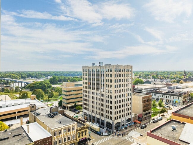 The Residences at Zuelke - Apartments at 103 W College Ave Appleton, WI ...