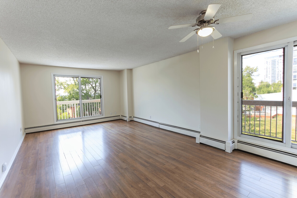 The David Thompson Apartments - 9717 111th St Nw Edmonton, AB ...