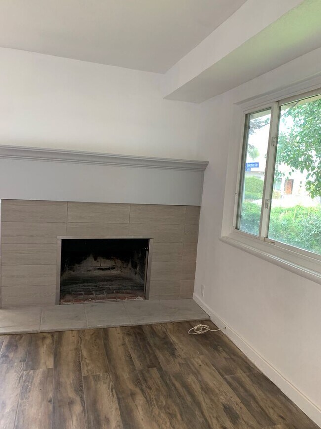 11338-11340 Collins St Unit 11338 Collins St., Los Angeles, CA 91601 ...