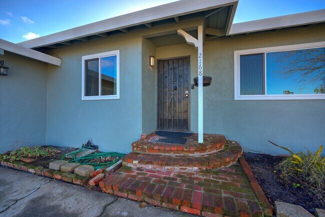 2168 Ferran Ave House | University of San Francisco | Off-Campus ...