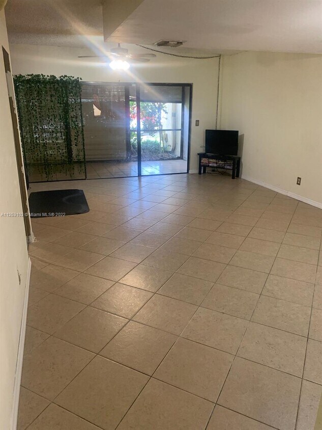 8973 Springtree Lakes Dr, Sunrise, FL 33351 - Townhome Rentals in ...