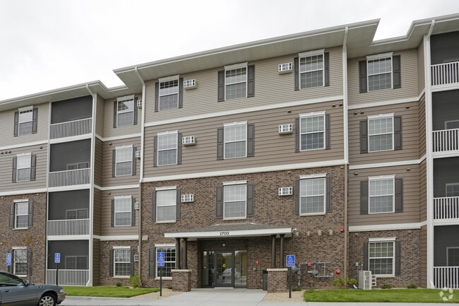 Arbor Ridge Luxury Apartments Rentals - Forest Lake, MN | Apartments.com