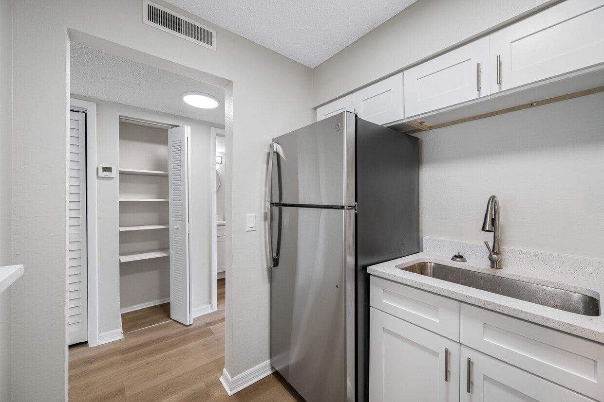 KC Flats Apartments - 5870 56th Ave N Kenneth City, FL 33709 ...