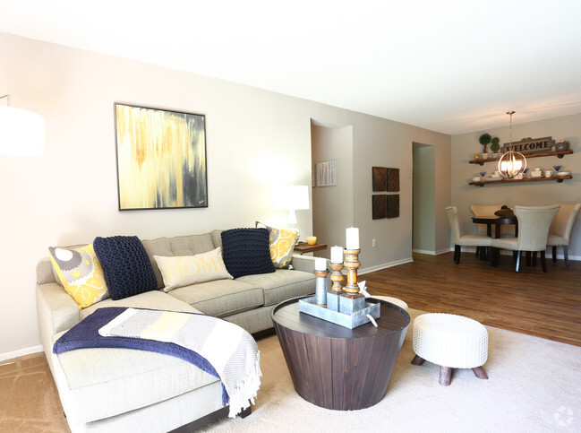 Apartments for Rent with a Swimming Pool in Lawncrest, Philadelphia ...