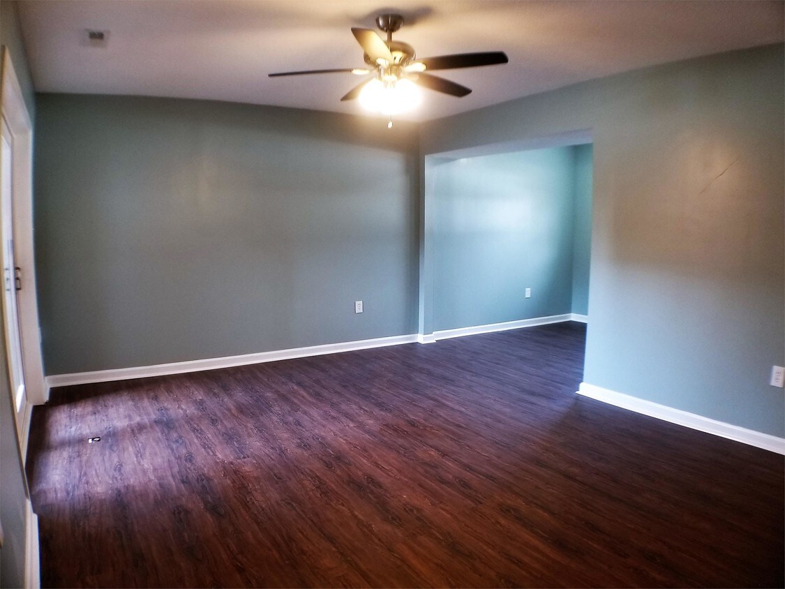 4117 Warwick Blvd Unit 8, Kansas City, MO 64111 - Room for Rent in ...