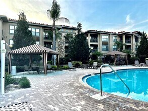 Berry Town Center Apartments for Rent with High Ceilings - Davenport ...