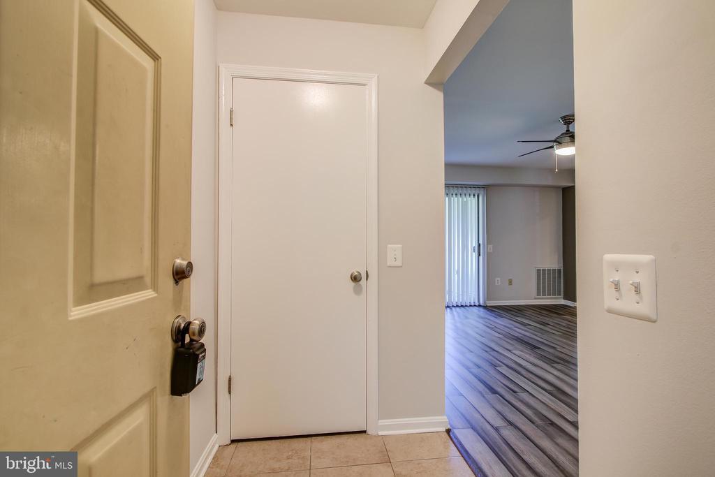 20248 Shipley Terrace Unit 6-B-102, Germantown, MD 20874 - Room for ...