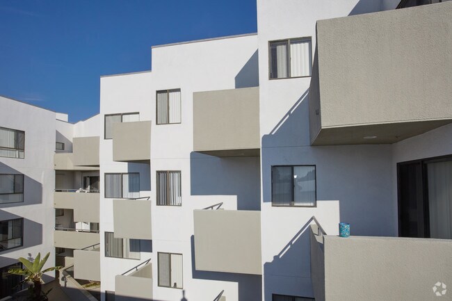 Atrium Apartments - Los Angeles, CA | Apartments.com