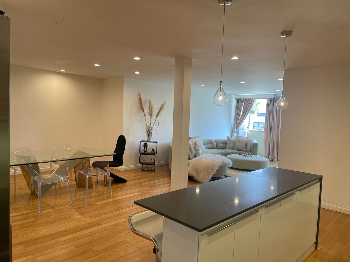 11645 Montana Ave Unit 340, Los Angeles, CA 90049 - Condo for Rent in ...