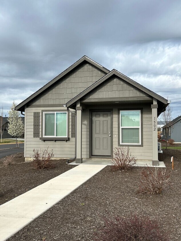 1502 SW 36th Loop, Redmond, OR 97756 - House Rental in Redmond, OR ...