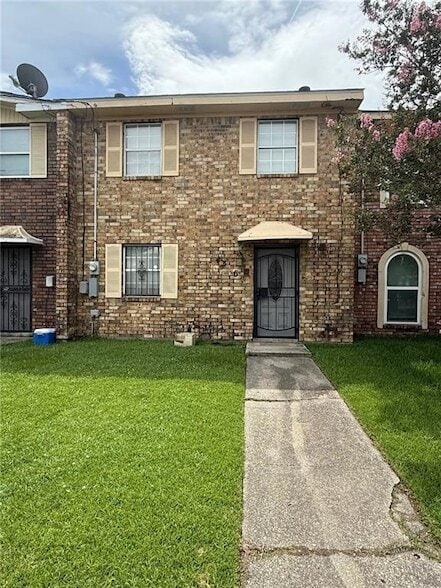 Paris Oaks Gated Apartments for Rent - New Orleans, LA - Updated Today ...