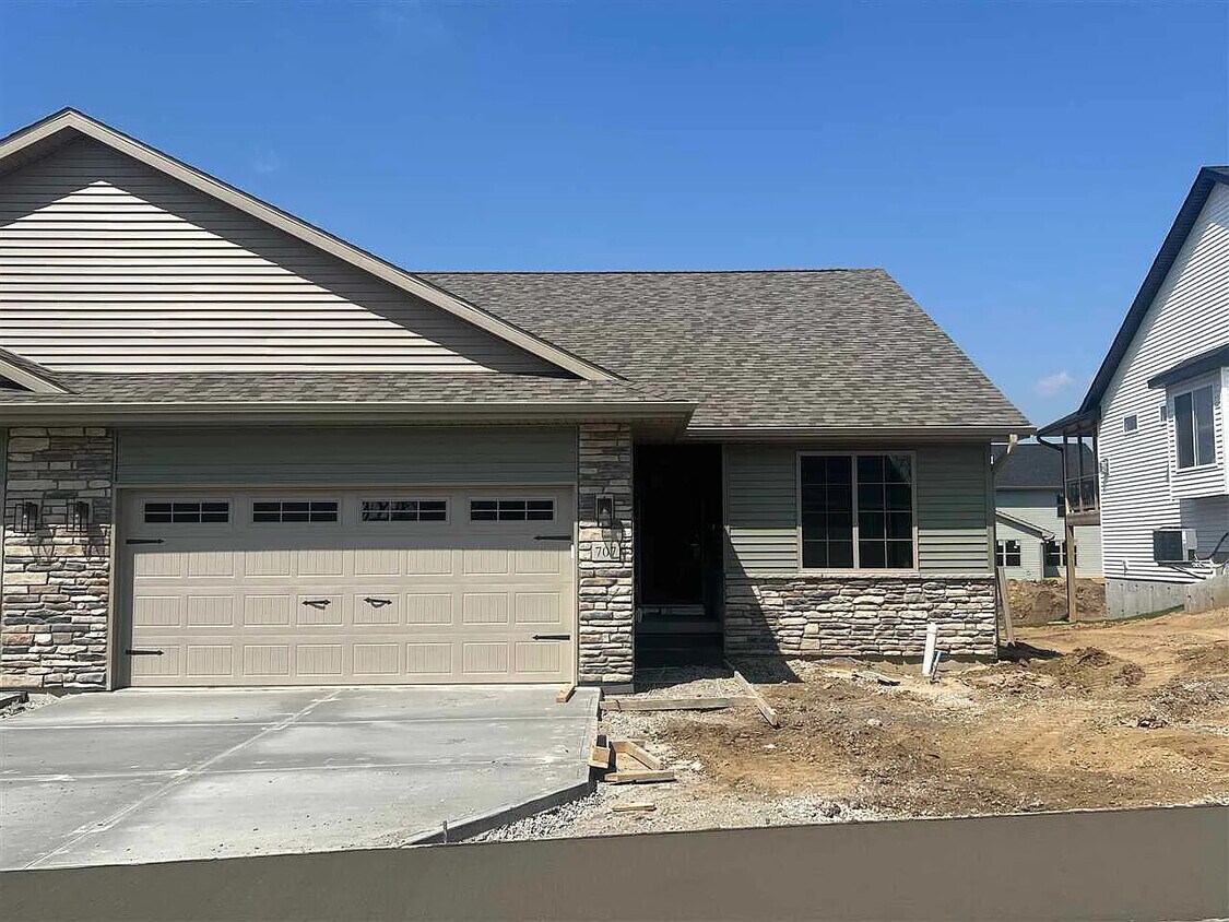 707 Creekside Dr, Tiffin, IA 52340 - House Rental in Tiffin, IA ...