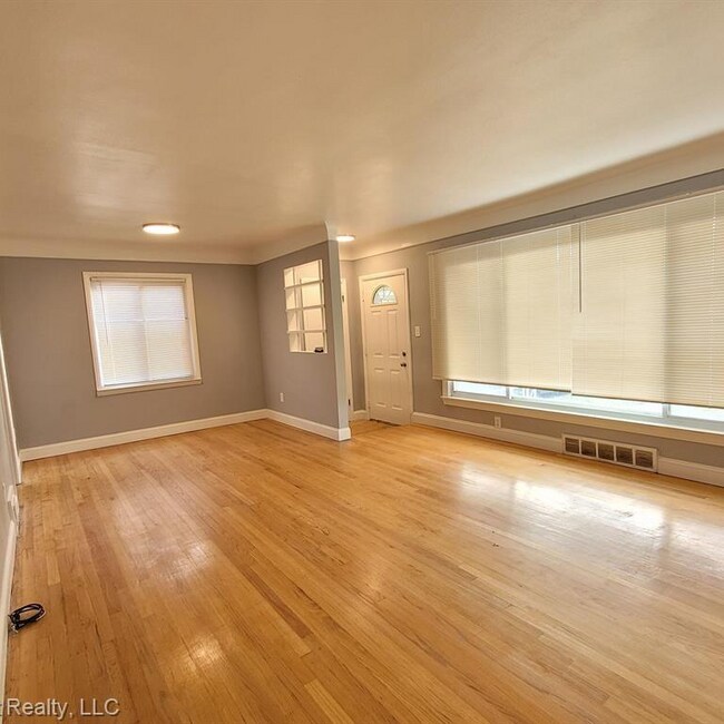 13520 Irvine Blvd, Oak Park, MI 48237 | Apartments.com