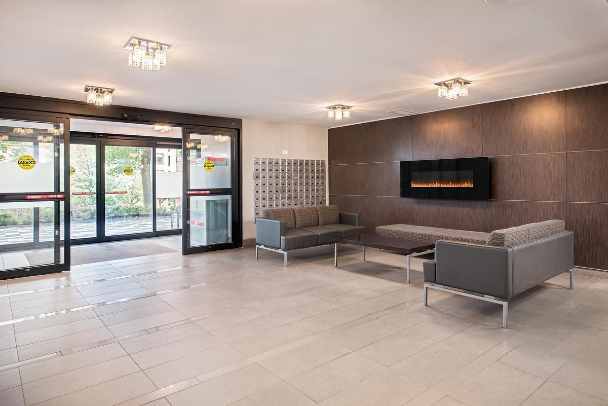 297 Queens Ave, Oakville, ON L6H 2B4 Apartments - 297 Queens Ave ...