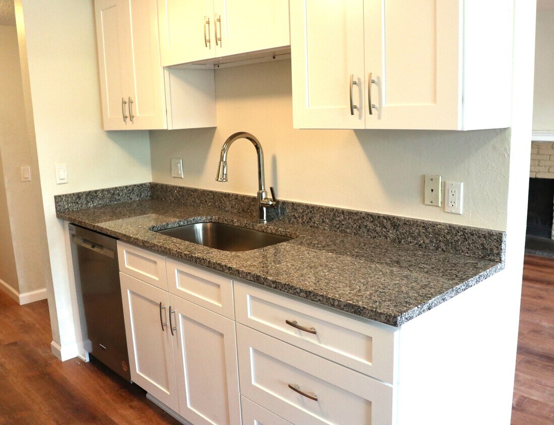 6490 S Dayton St Unit L06, Englewood, CO 80111 - Condo for Rent in ...