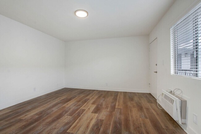 Reseda Apartments - 7650 Reseda Blvd Reseda, CA - Apartments for Rent ...