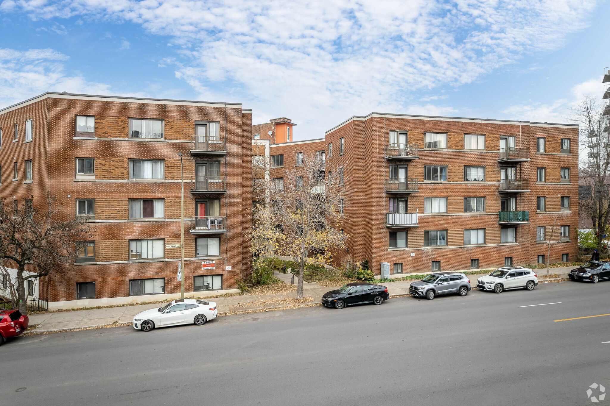 5545 Ch De La Côte-Saint-Luc, Montréal, QC H3X 2E1 Appartements - 5545 ...