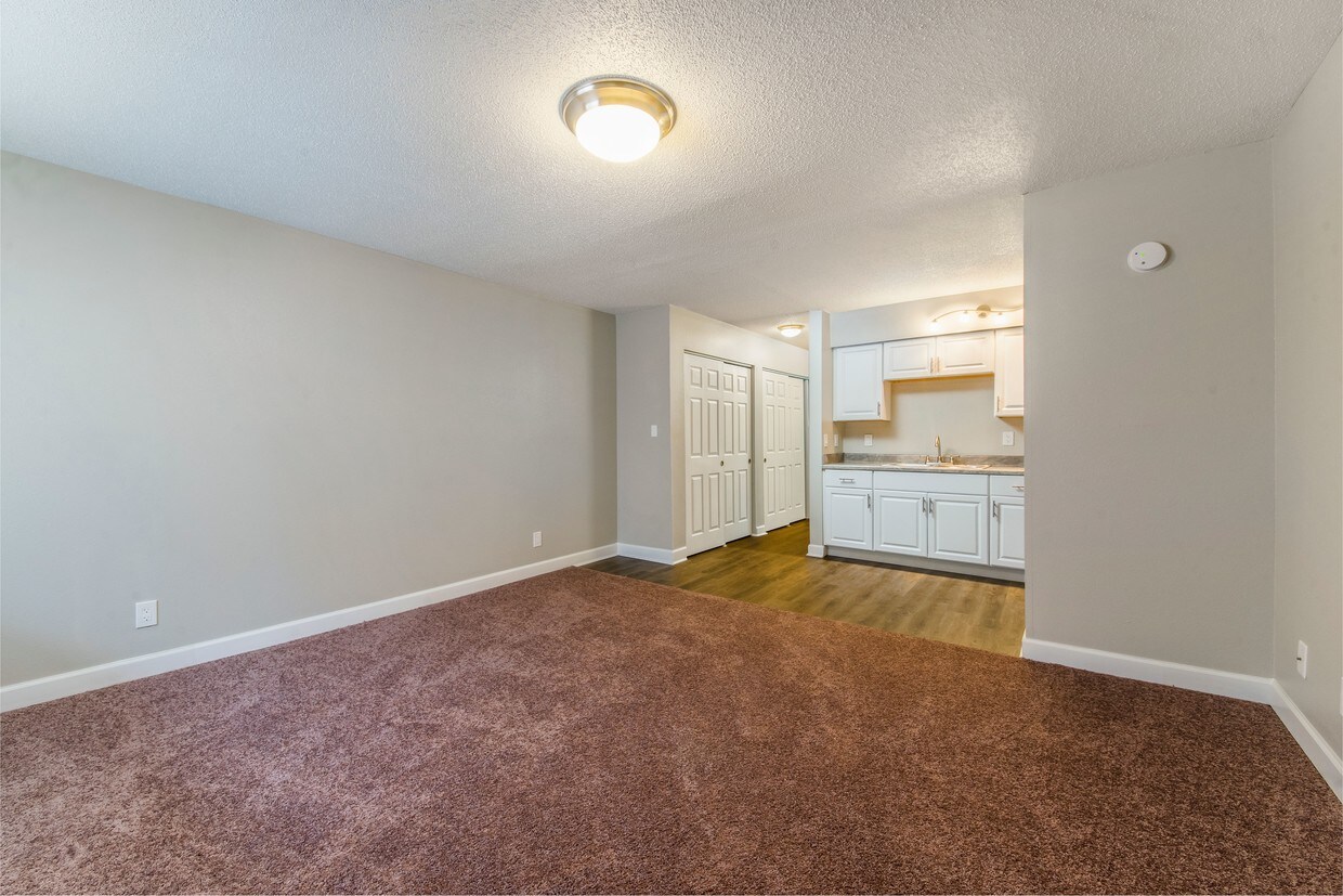 Linx Plaza Apartments - 6964 Airport Blvd Mobile, AL 36608 | Apartments.com
