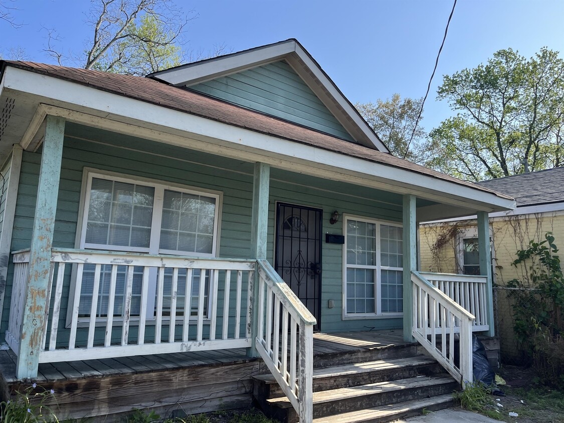 1904 Augusta Ave, Savannah, GA 31415 - House Rental in Savannah, GA ...