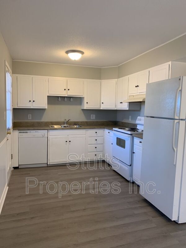 1975 Darby Dr Unit E-8, Florence, AL 35630 - Condo for Rent in Florence, AL | Apartments.com