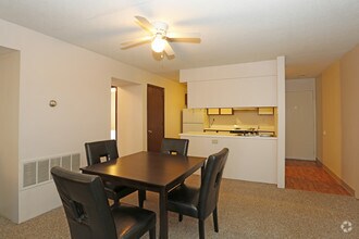 The Courtyard on Randolph Rentals - Champaign, IL | Apartments.com