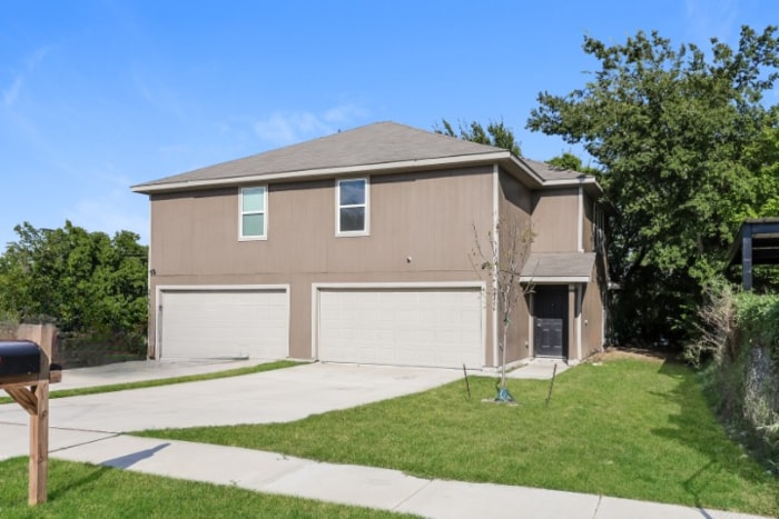 2711 Berryhill Dr, Fort Worth, TX 76105 - Townhome Rentals in Fort ...