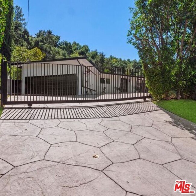 3267 Laurel Canyon Blvd, Los Angeles, CA 91604 - House Rental in Los ...