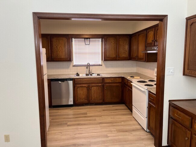 1903 Crystal Cir, Norman, OK 73069 - Townhome Rentals in Norman OK | Apartments.com