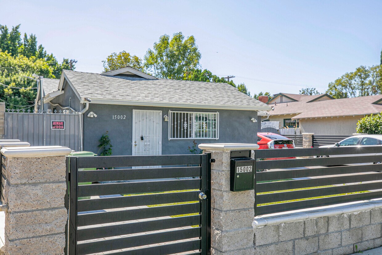 15002 Archwood St, Van Nuys, CA 91405 - House Rental in Van Nuys, CA ...