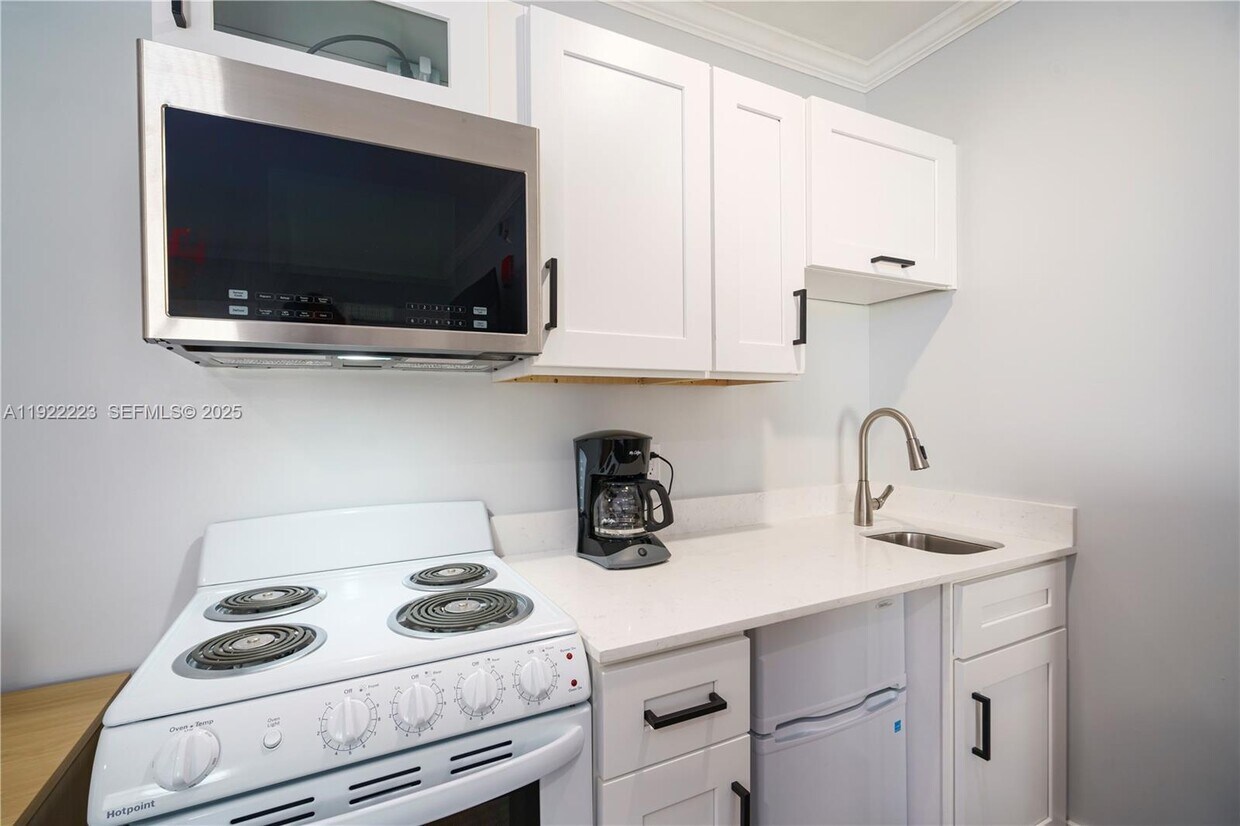 17784 Front Beach Rd Unit 10, Panama City, FL 32413 - Room for Rent in ...