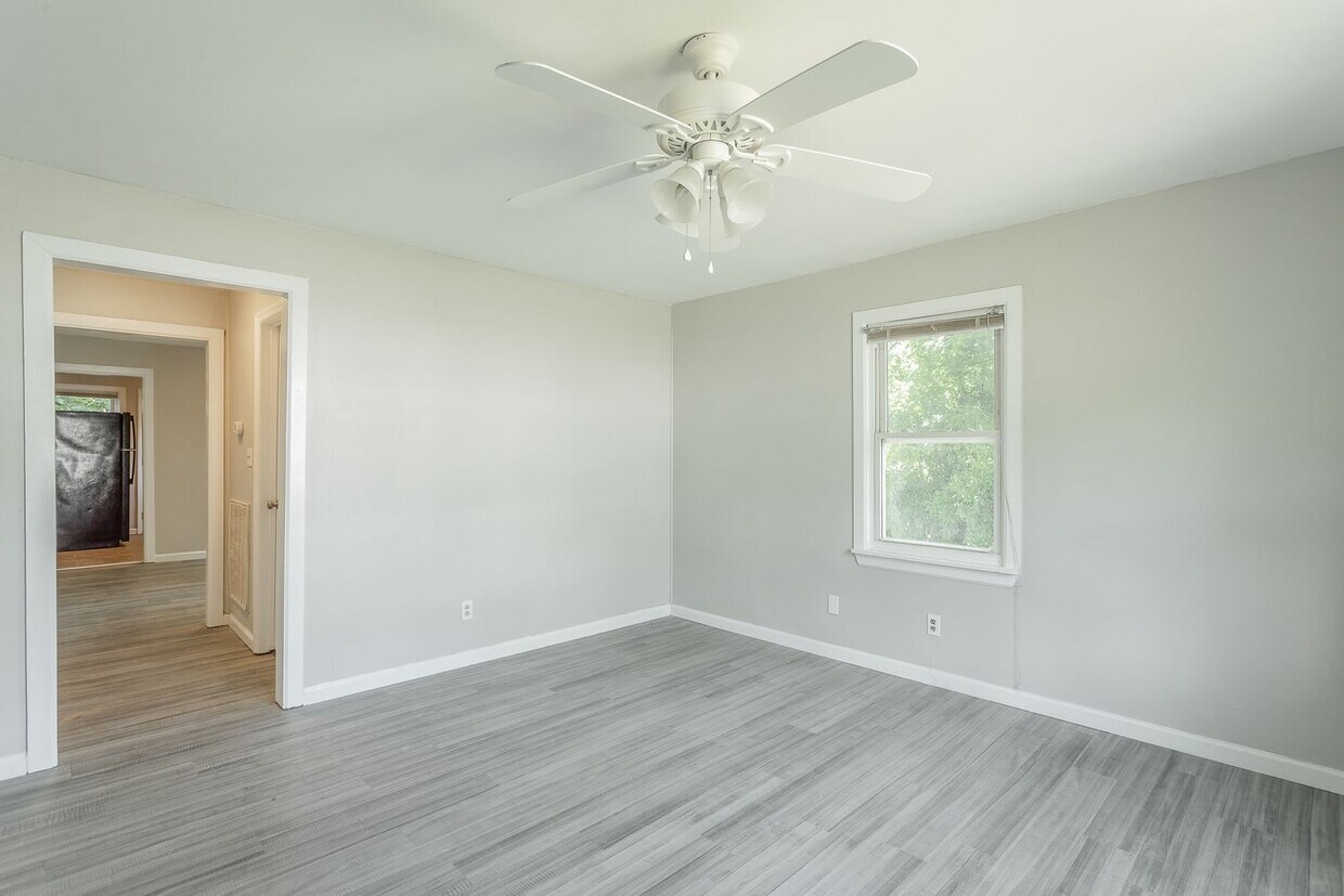 2306 Lyndon Ave Unit B - Left, Chattanooga, TN 37415 - Room for Rent in ...