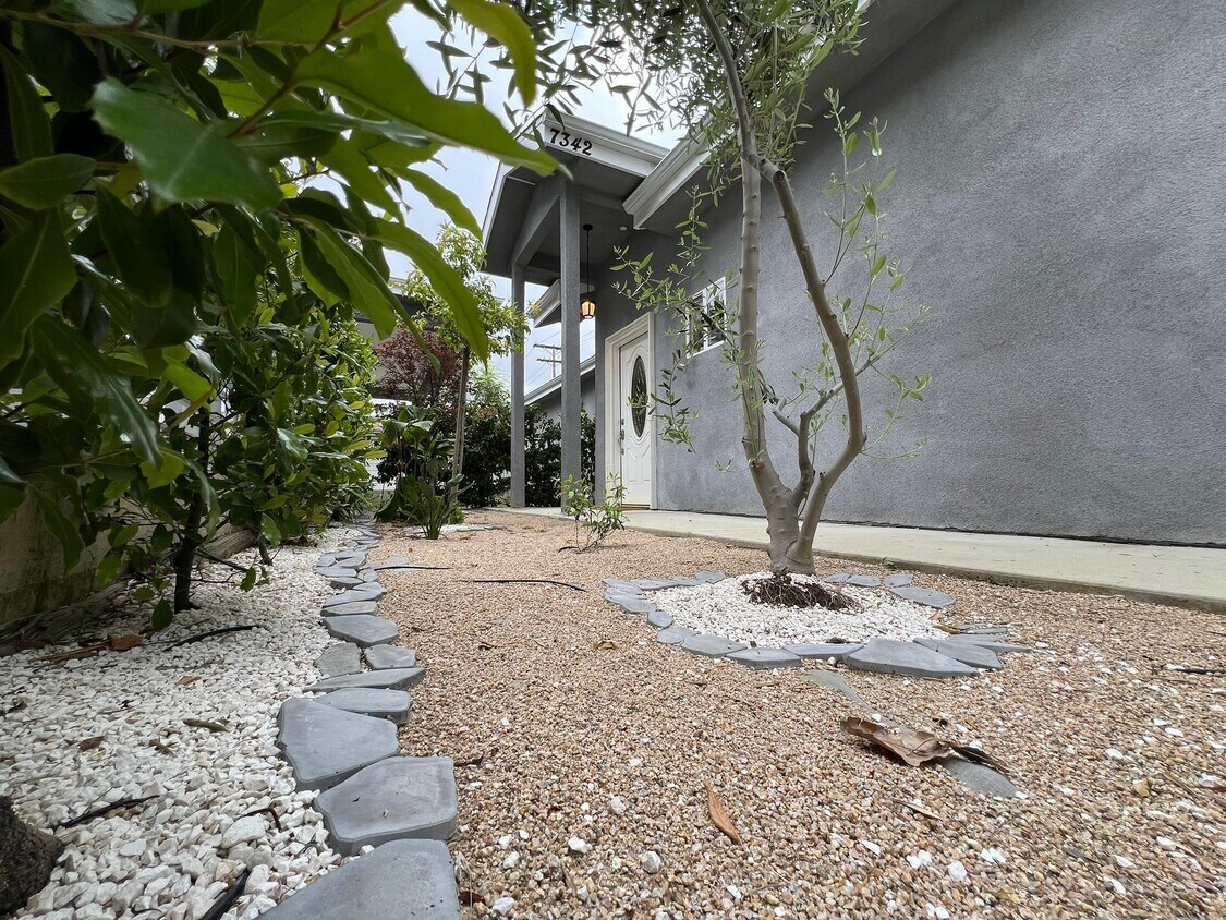 7342 Etiwanda Ave, Reseda, CA 91335 - House Rental in Reseda, CA ...