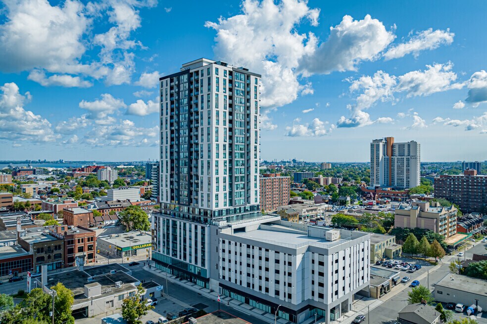 Hamilton Downtown A Hamilton Apartments for Rent - Hamilton, ON - 14 ...