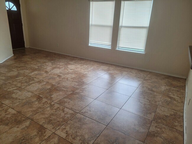 7907 Crescent Village Ln House | Rice University | Off-Campus Housing ...