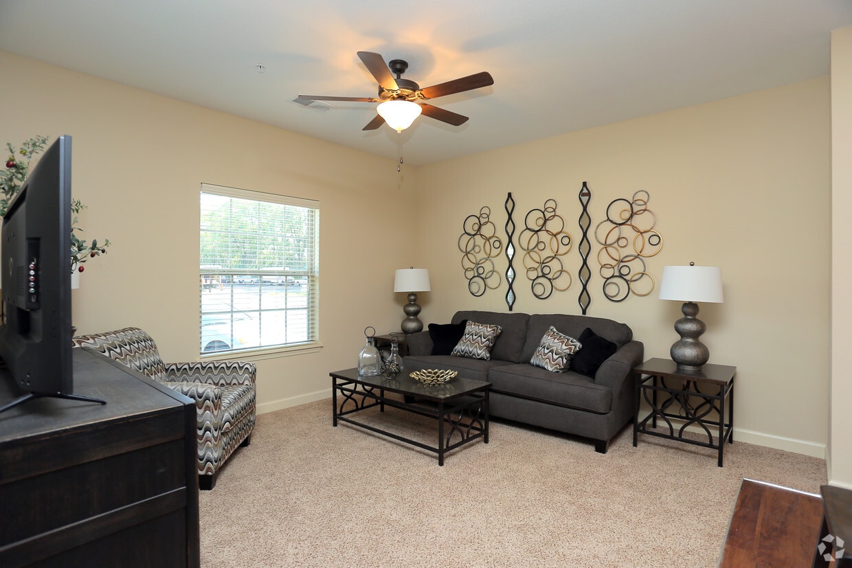 Anderson House Luxury Apartments - 407 N Garrison Ave Ferrelview, MO ...