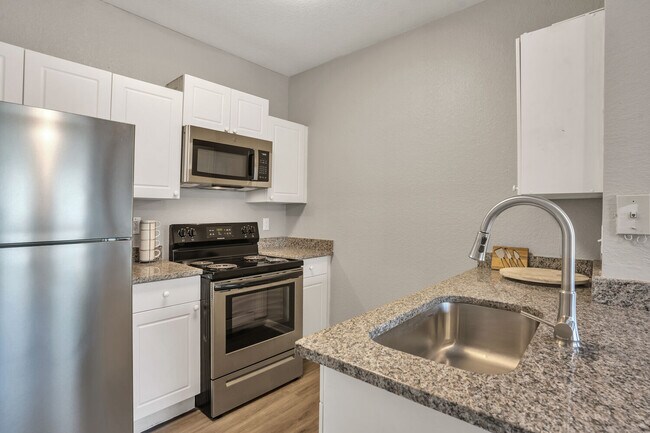 Chatham Square - 8150 Chatham Manor Blvd Orlando, FL - Apartments for ...