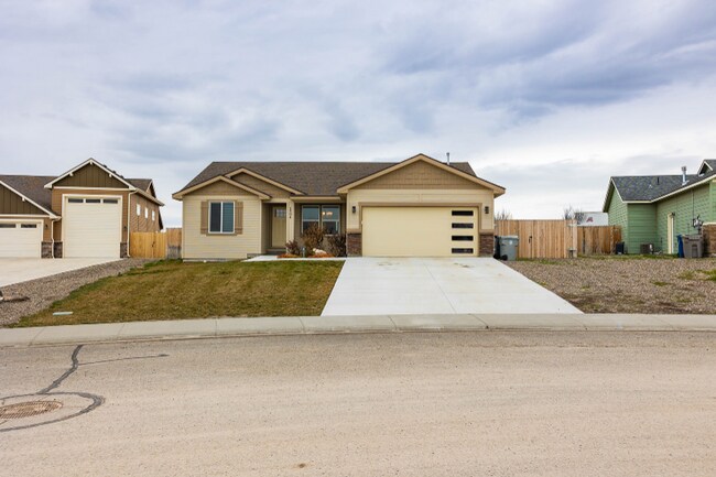 1594 NE Cinder Loop, Mountain Home, ID 83647 | Apartments.com