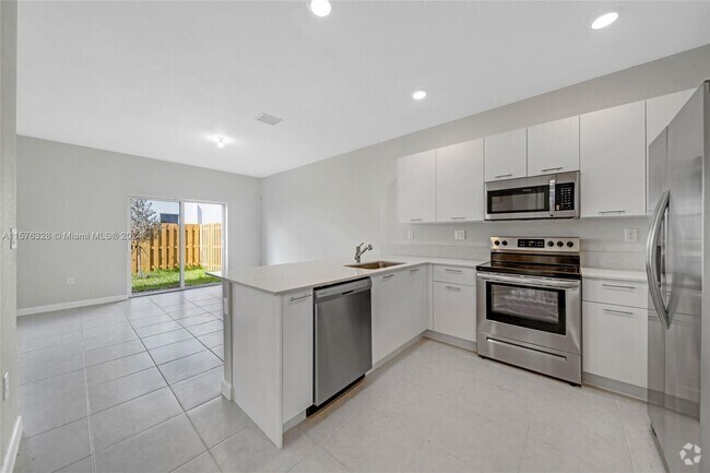 Westview Country Club Apartments for Rent with a Yard - Miami, FL - 3 ...