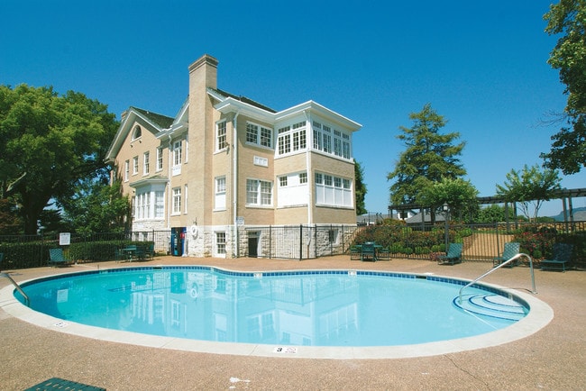 Apartments for Rent with Gym/Fitness Center Near Mary Walker Towers ...