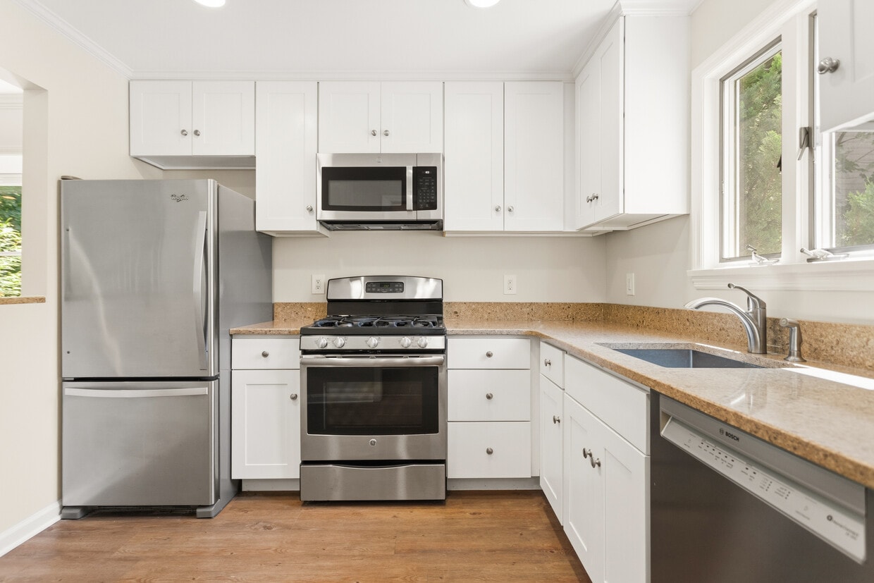 36 Decatur St, Greenwich, CT 06807 - Room for Rent in Greenwich, CT ...