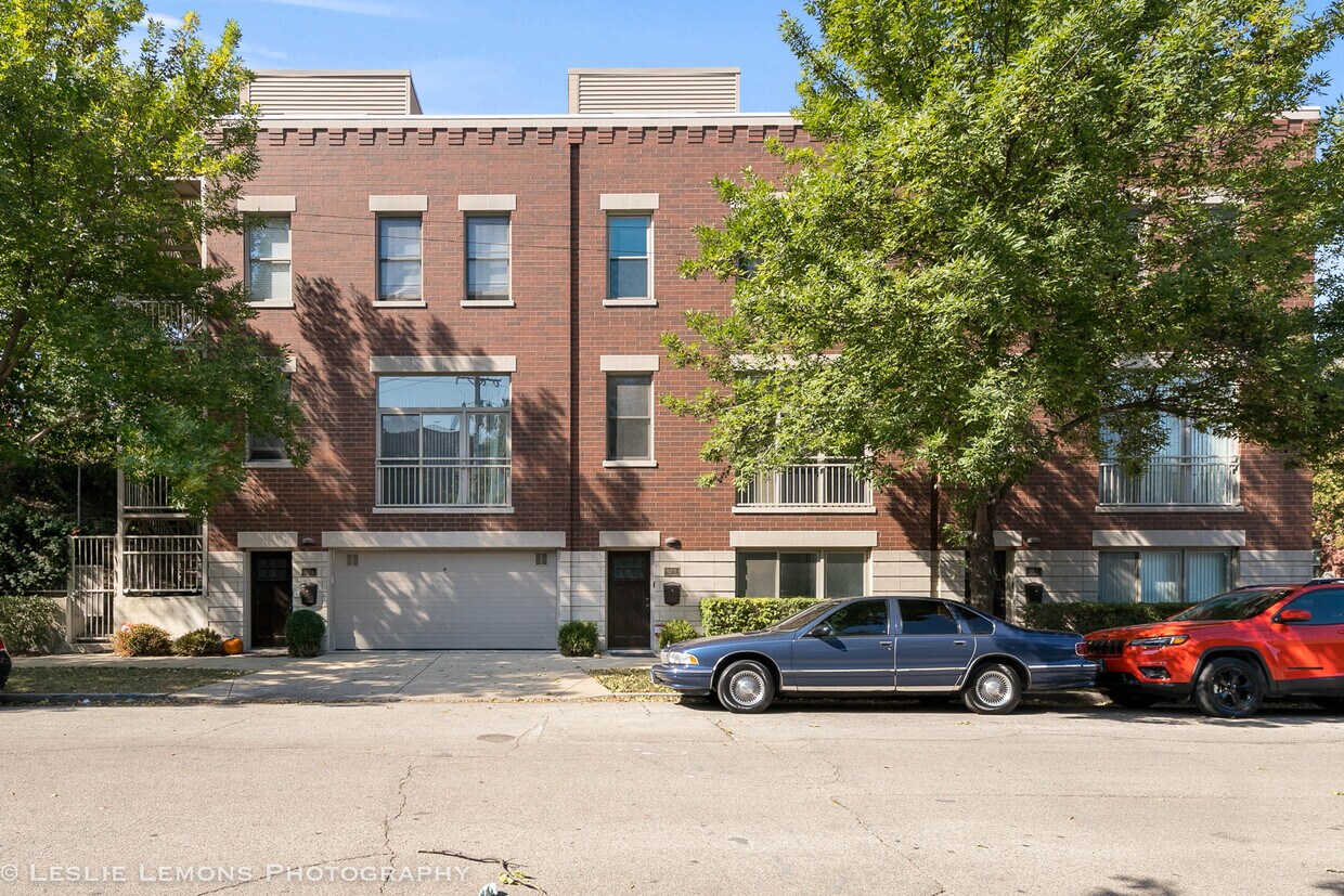 826 N Lessing St, Chicago, IL 60642 - Townhome Rentals in Chicago IL ...
