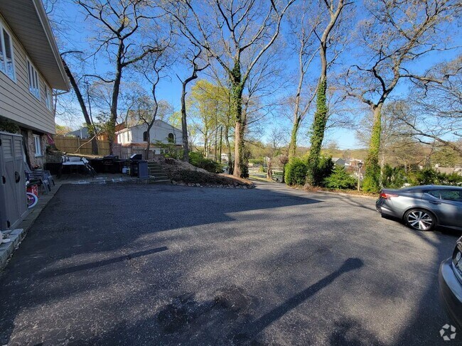 Ridgely Park Apartments for Rent with a Swimming Pool - Smithtown, NY ...