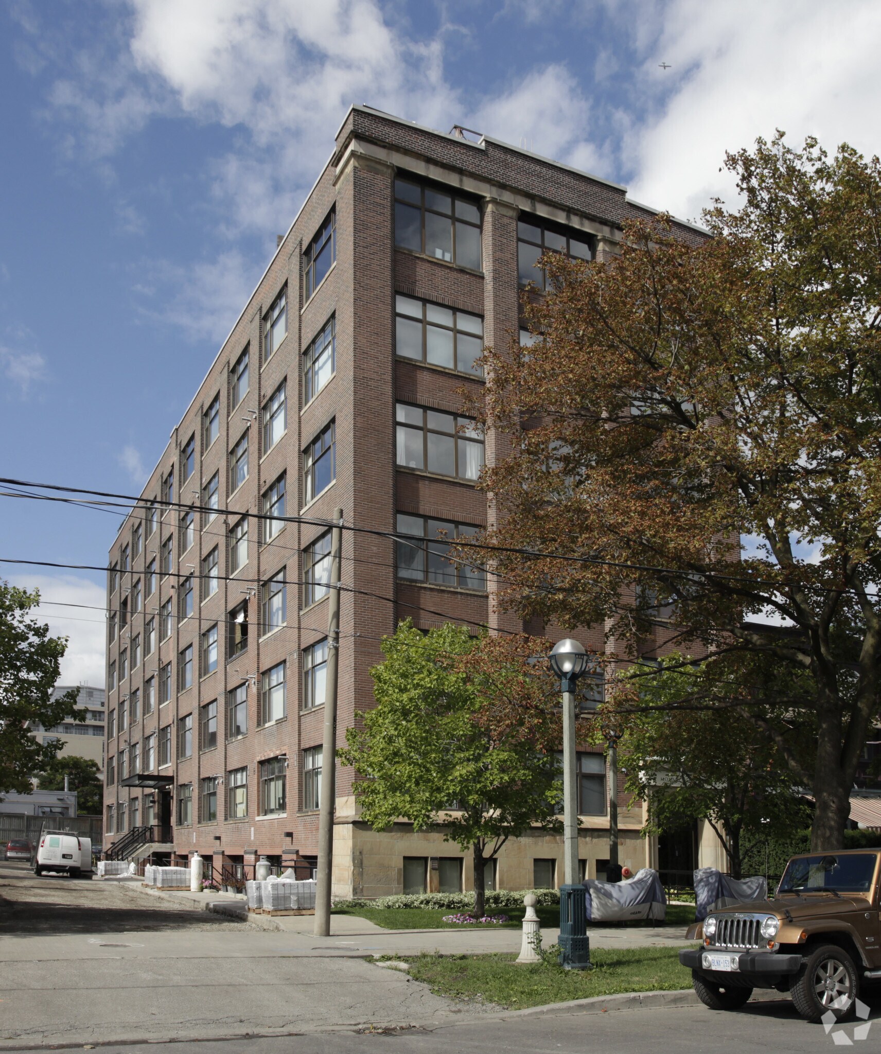 The Monarch Building Apartments - 436 Wellington St W Toronto, ON ...