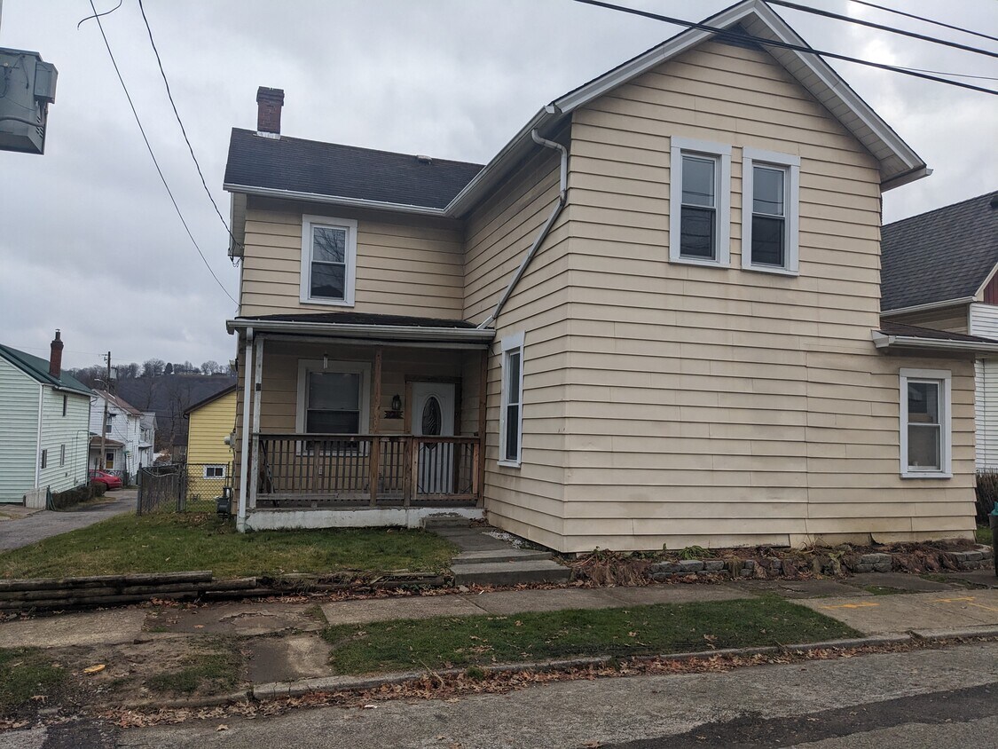 724 9th Ave, Brackenridge, PA 15014 - House Rental in Brackenridge, PA ...