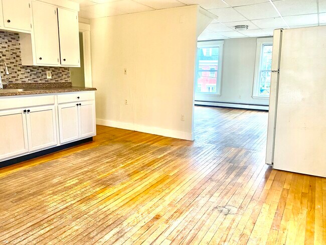 124 School St Unit 3, Gardiner, ME 04345 - Apartments in Gardiner, ME ...