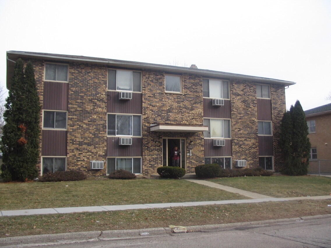 1572 Mark Ave Unit 2L, Elgin, IL 60123 - Room for Rent in Elgin, IL ...